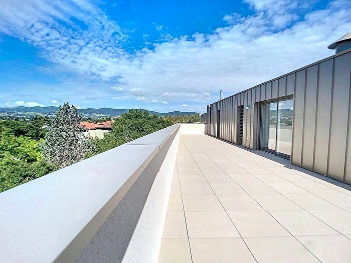 Appartement 4 pièces à Saint-Genis-les-Ollières, à louer