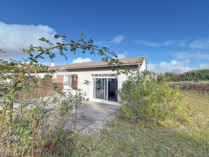 Appartement à louer - Ayguesvives - 3 pièces - 2 chambres