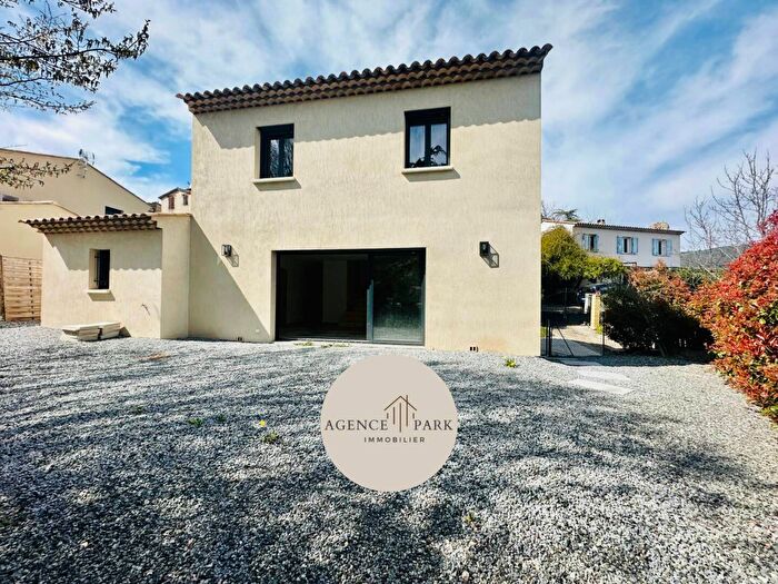 Maison à louer - Ampus - 4 pièces - 3 chambres