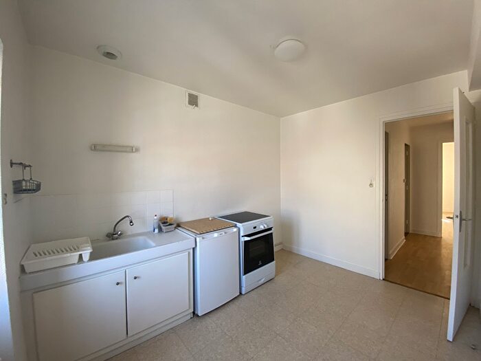 Appartement 3 pièces à Montbrison, Centre-ville, à louer