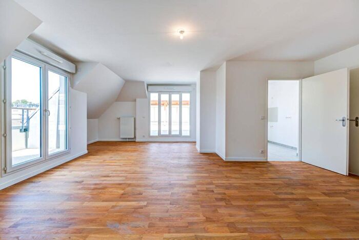 Appartement à louer - Le Centre Ville, Villiers-sur-Marne - 5 pièces - 4 chambres