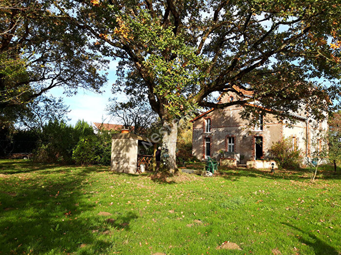 Maison 11 pièces à L'Herbergement, à vendre
