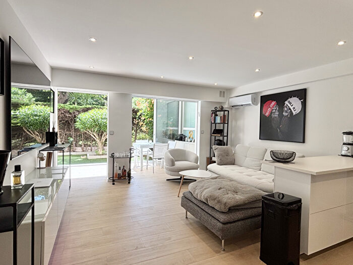 Appartement à vendre - Cannes, Pointe Croisette - 2 pièces - 1 chambre