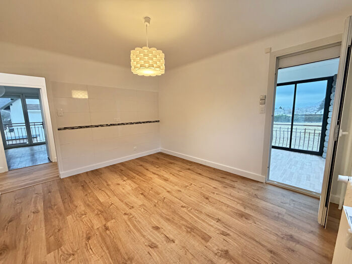 Appartement à vendre - Gilly-sur-Isère - 5 pièces - 3 chambres