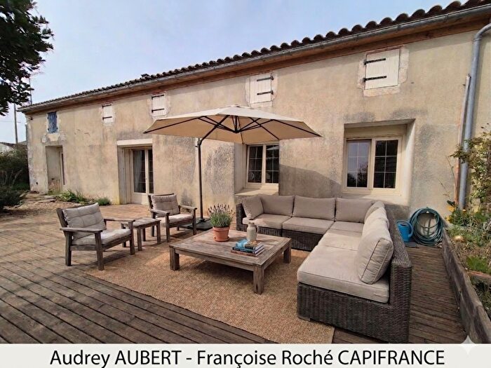 Maison 8 pièces à Tonnay-Boutonne, à vendre