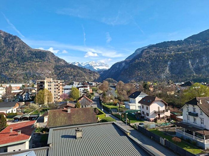 Appartement à louer - Centre Ville, Cluses - 4 pièces - 3 chambres