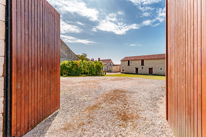 Maison 7 pièces à vendre - Courcoué