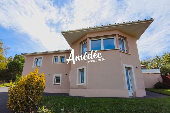 Maison 5 pièces à Saint-Céré, à vendre