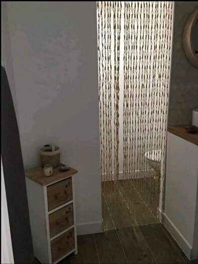 Appartement à louer - Est, Solliès-Pont - 1 pièce