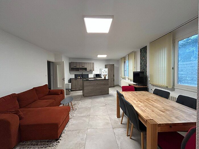 Haute Follis-Saint Martin, Laval : Appartement 5 pièces à louer