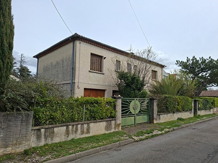 Maison à vendre - Roquemaure - 7 pièces - 5 chambres