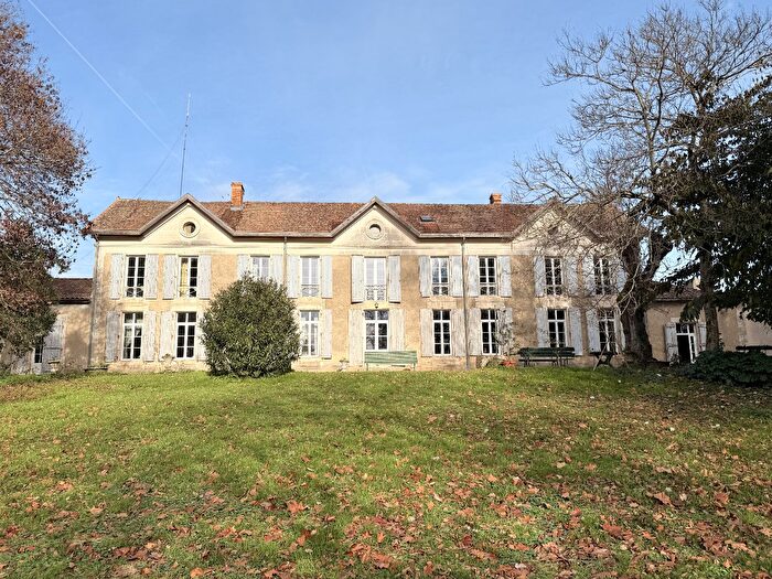 Maison à vendre - Orgedeuil - 14 pièces - 9 chambres