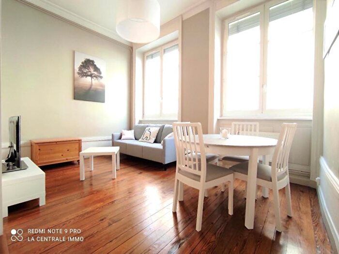 Appartement à louer - Lyon e , Croix Rousse Centre-ville - 3 pièces - 2 chambres