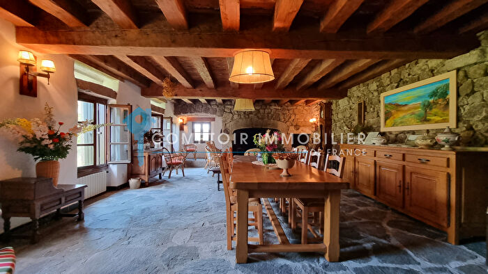 Maison 14 pièces à Saint-Cirgues-en-Montagne, à vendre