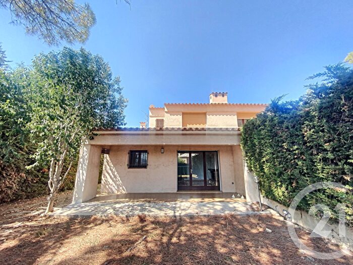 Maison 4 pièces à La Roquette-sur-Siagne, à louer