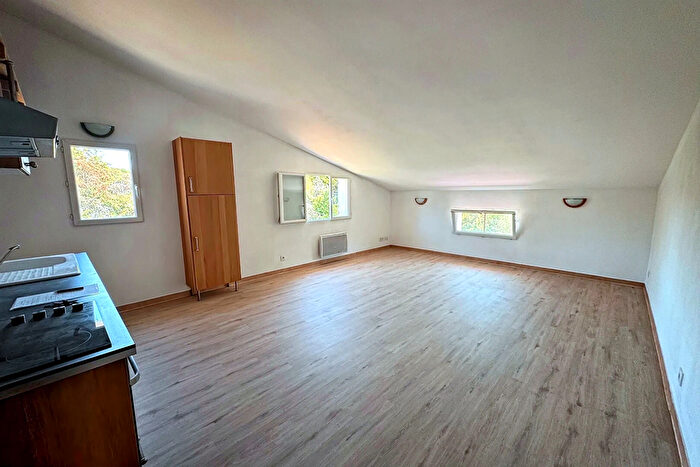 Cornillon-Confoux : Appartement 2 pièces à louer