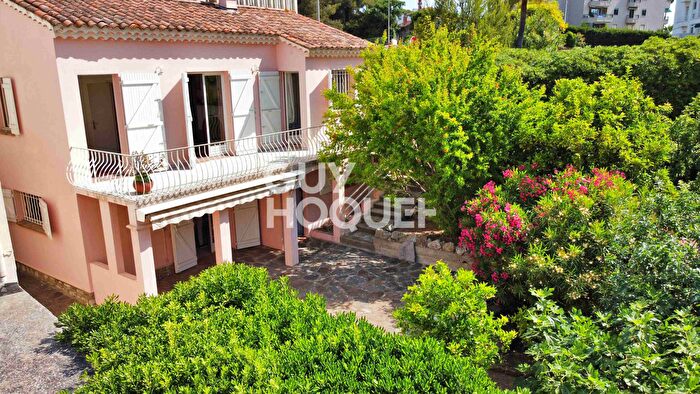 Maison à vendre - Cavalaire-sur-Mer, Centre-ville - 6 pièces - 3 chambres