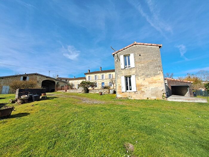 Maison à vendre - Aubie-et-Espessas - 10 pièces - 4 chambres