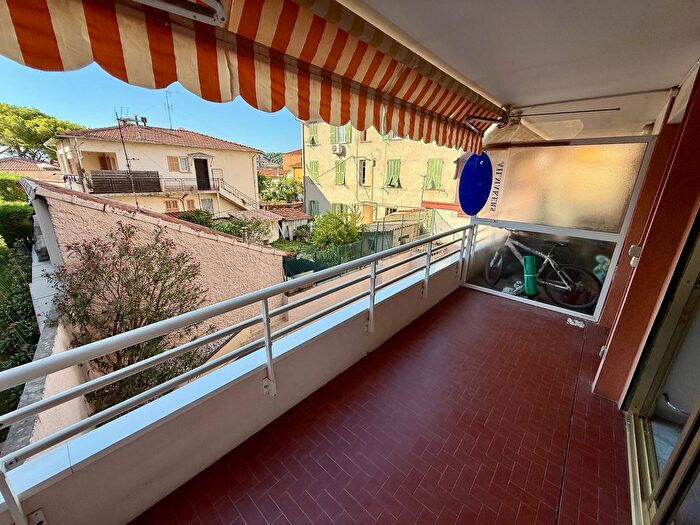 Roquebrune-Cap-Martin, Carnolès, Gare, Cap Azur : Appartement 3 pièces à louer