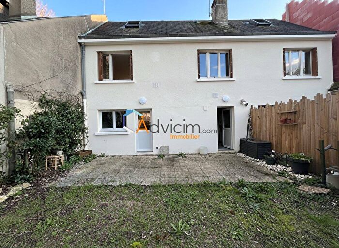 Maison à louer - Orléans - 4 pièces - 4 chambres