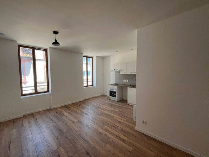 Centre Ville, Castelsarrasin : Appartement 2 pièces à louer