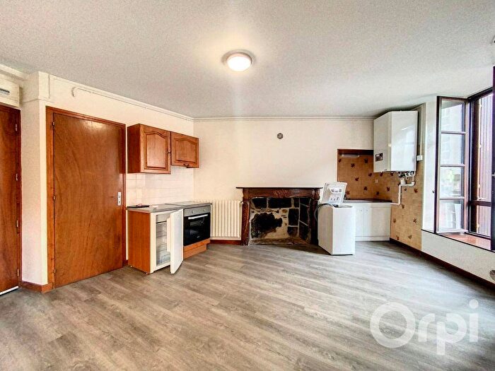 Appartement à louer - Sud, Saint-Flour - 2 pièces - 1 chambre