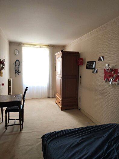 Maison à louer - La Roche Chalais - 6 pièces - 3 chambres