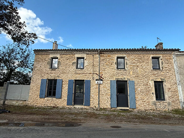 Maison à vendre - Lozay - 5 pièces - 3 chambres