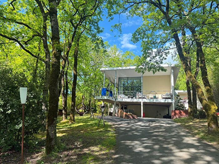 Maison 5 pièces à V uil-et-Giget, Voeuil-et-Giget, à vendre