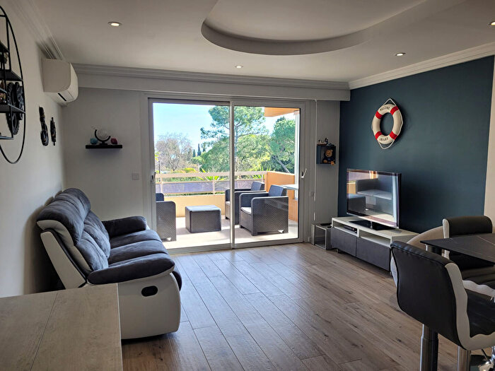 Appartement à louer - Villeneuve-Loubet, Plage - 3 pièces - 2 chambres