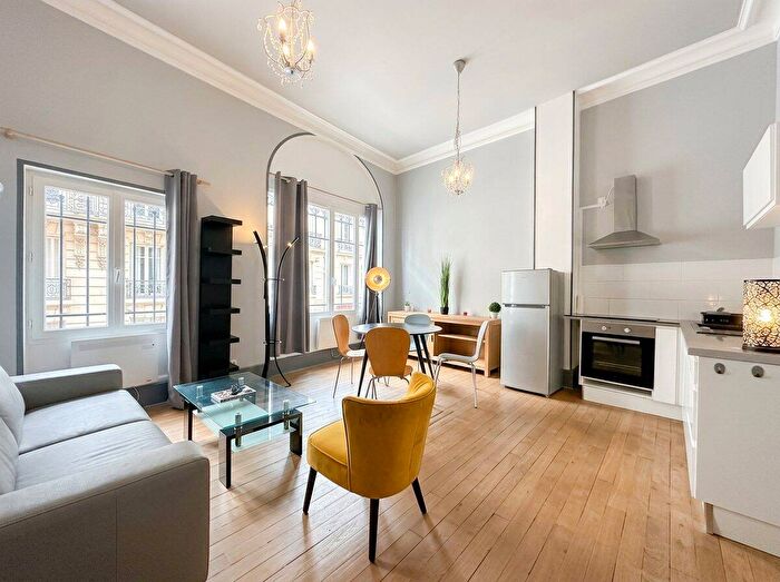 Appartement à louer - Centre Ville, Vierzon - 2 pièces - 1 chambre