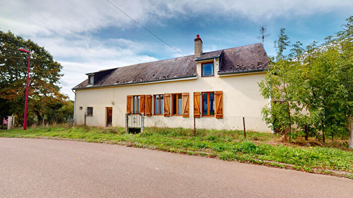 Maison à vendre - Saint-Parize-le-Châtel - 6 pièces - 4 chambres