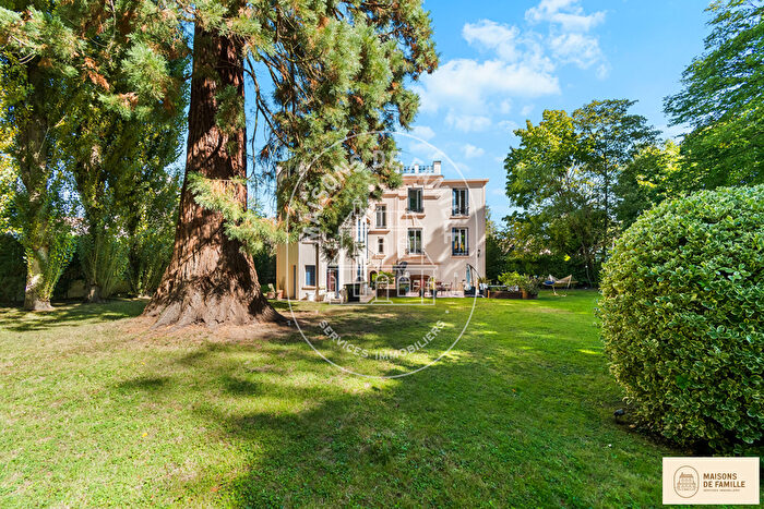 Maison 10 pièces à vendre à Bougival
