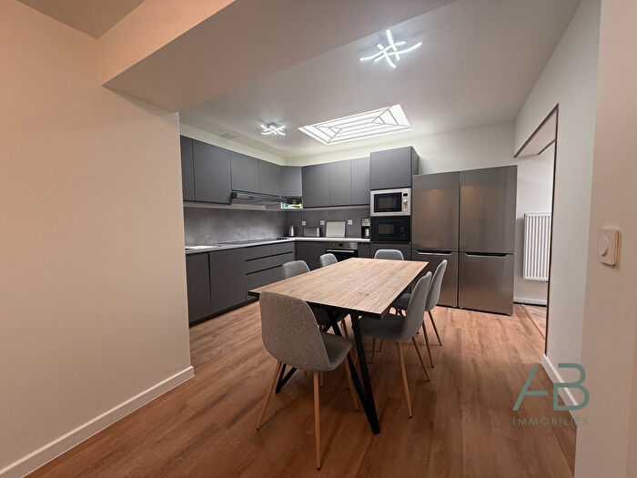 Maison 9 pièces à louer à Lille, Wazemmes