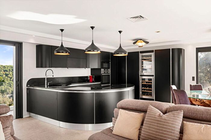 Maison à vendre - Vence, Saint-Martin, Lubiane, Le Suve - 5 pièces - 4 chambres