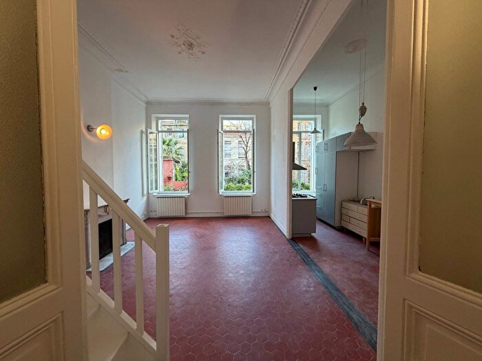 Appartement à louer - Palais de Justice, Marseille ème arrondissement - 3 pièces - 2 chambres