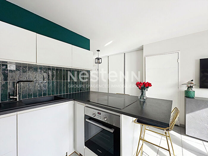 Appartement à vendre - Bron, Bron Piscine, Le Lessivas - 2 pièces - 1 chambre