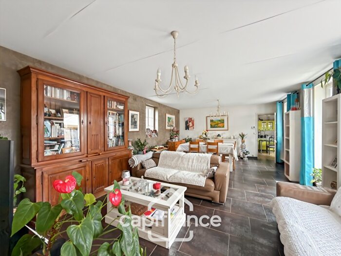 Maison 10 pièces à Esvres, à vendre