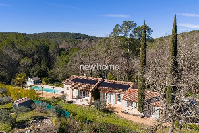 Maison à vendre - Flayosc - 5 pièces - 3 chambres