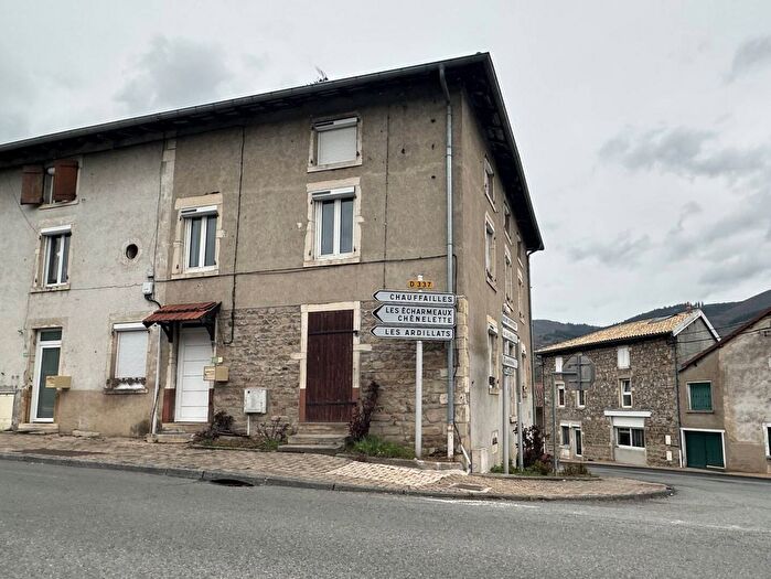 Maison à louer - Saint-Didier-sur-Beaujeu - 5 pièces - 4 chambres