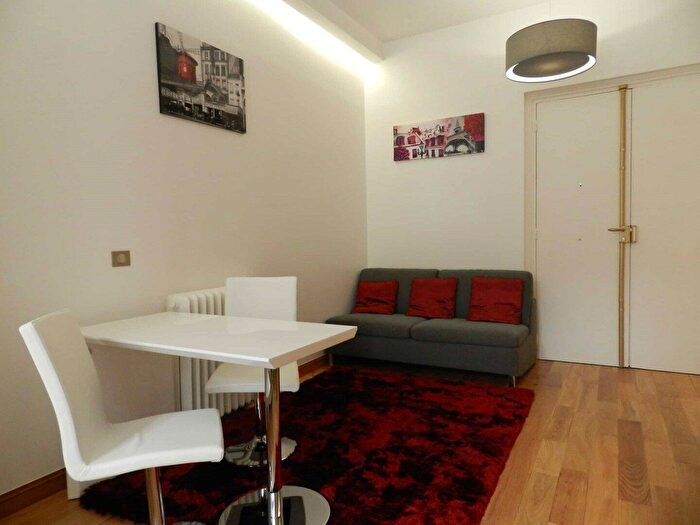 Appartement à louer - Saint Philippe du Roule, Paris ème - 1 pièce