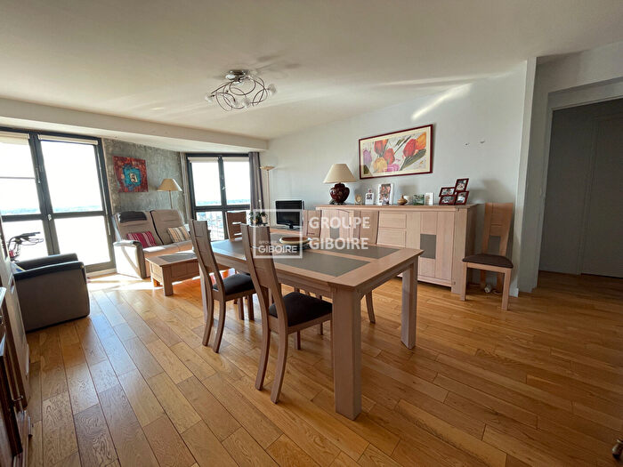 Appartement à vendre - Quartiers Centre, Colombier - 5 pièces - 3 chambres