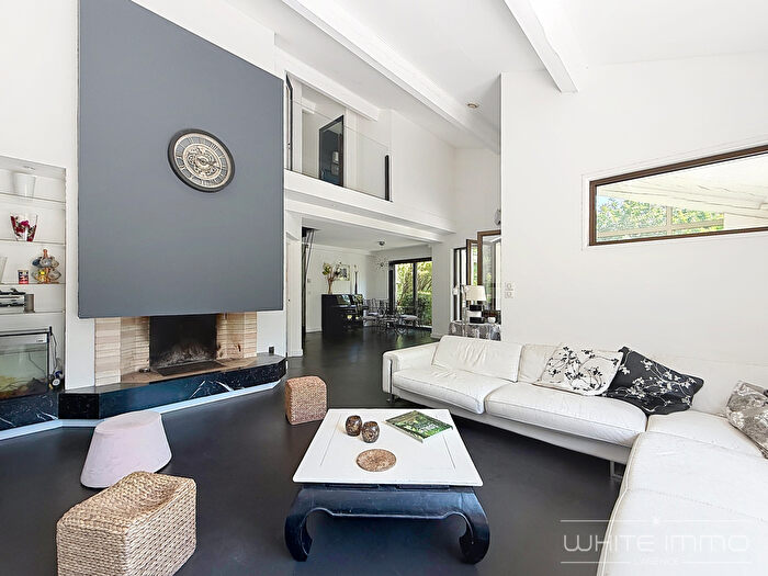 Maison 8 pièces à Écully, Les Serres, Vivier, à vendre