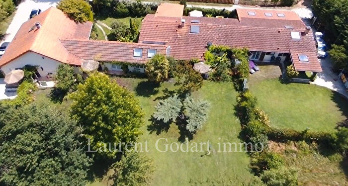 Maison à vendre - Vendays-Montalivet - 10 pièces - 5 chambres