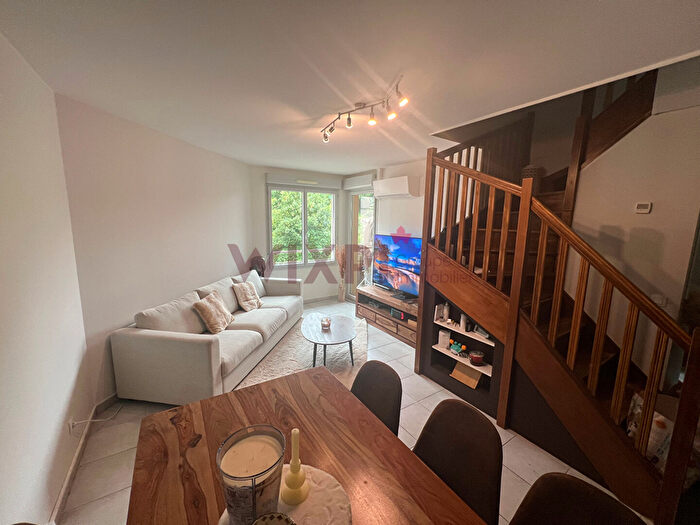 Appartement à vendre - Saint-Symphorien-dOzon - 4 pièces - 3 chambres