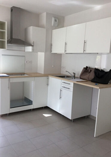 Appartement à louer - Saint-Maximin-la-Sainte-Baume, Clos de Roques - 2 pièces - 1 chambre