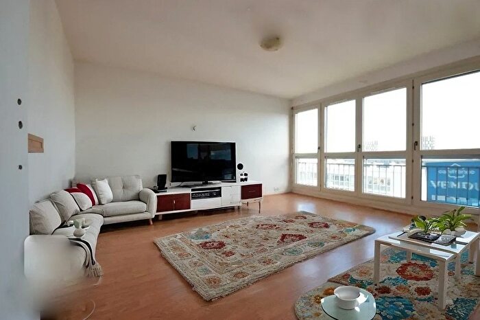Maisons à vendre et appartements à louer - 1
