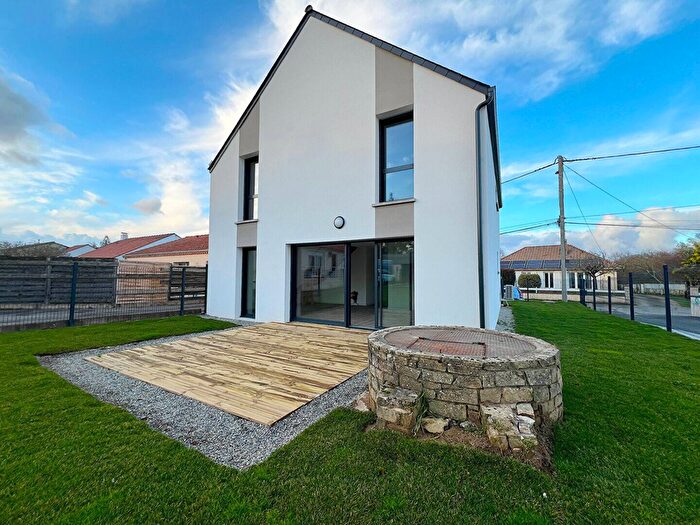 Maison à louer - Ouest, Bouguenais - 7 pièces - 5 chambres