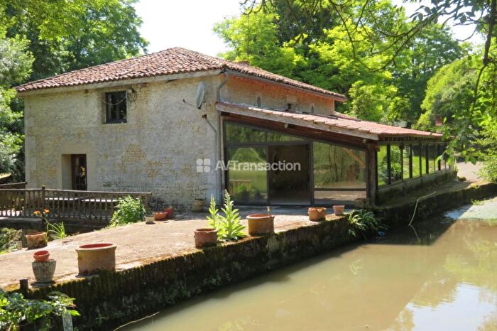 Maison 7 pièces à Cressac-Saint-Genis, à vendre