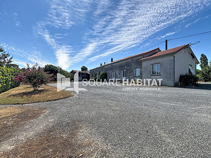 Maison 5 pièces à Moutiers-sous-Chantemerle, à vendre